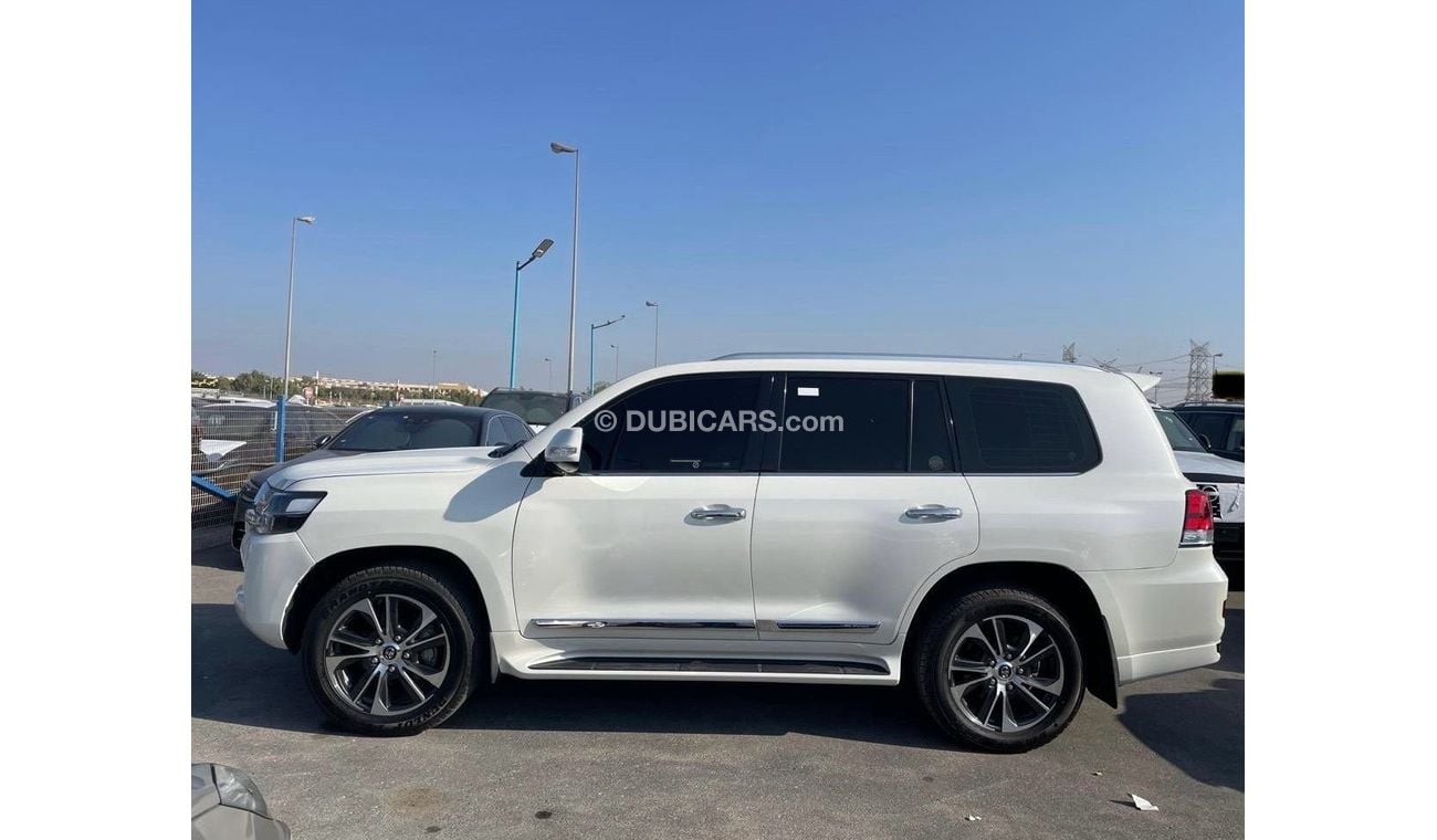 Used Toyota Land Cruiser 2020 for sale in Dubai - 798258