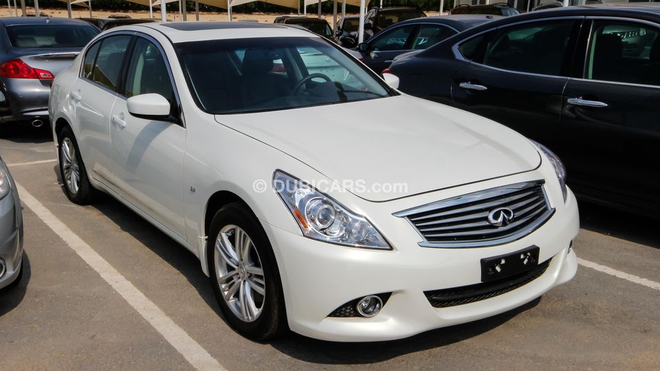 Infiniti Q40 for sale: AED 78,000. White, 2014