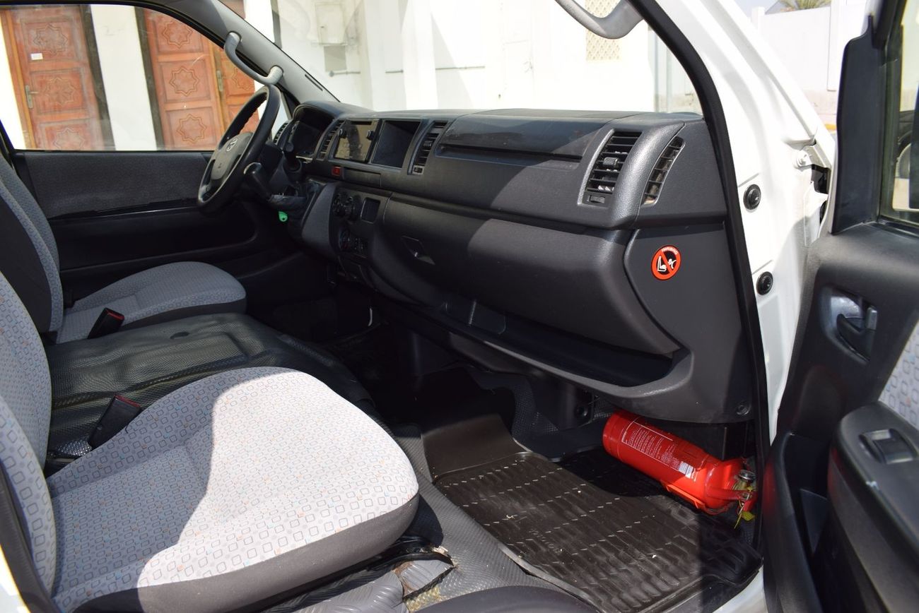 Used Commuter GLX High Roof Toyota Hiace Highroof GLX 13 seater, Model ...