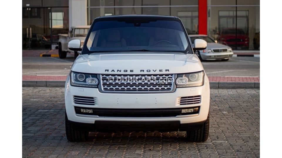Land Rover Range Rover Vogue for sale: AED 130,000. White, 2015